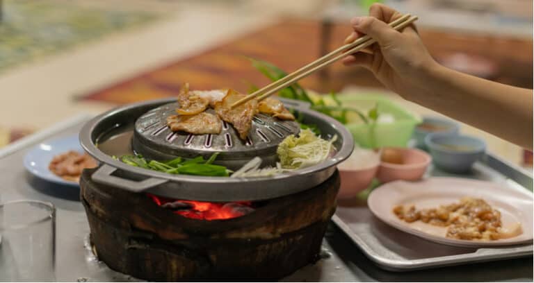 5 Best BBQ Side Tables For 2023 - Practical & Spacious | Pyracantha.co.uk