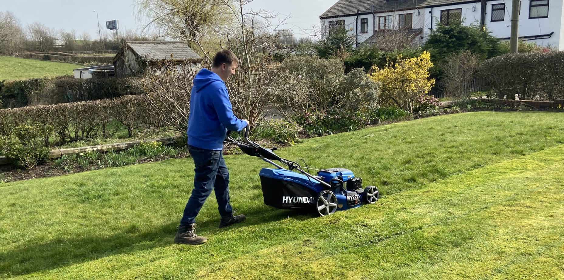 Top 5 Best Lawn Mowers For Wet and Long Grass | Pyracantha.co.uk