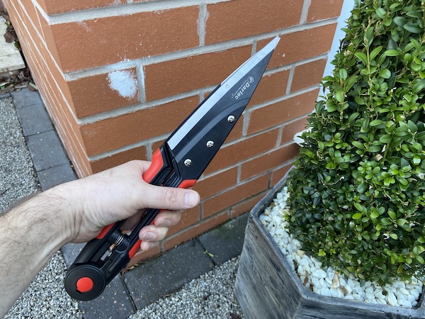 5 Best Topiary Shears For Trimming Buxus, Yews & Topiary Plants