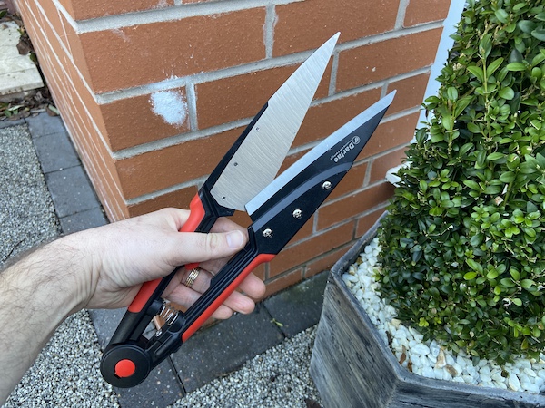 5 Best Topiary Shears For Trimming Buxus, Yews & Topiary Plants