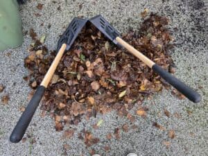 5 Best Leaf Grabbers I Use For Collecting Leaves Professionaly